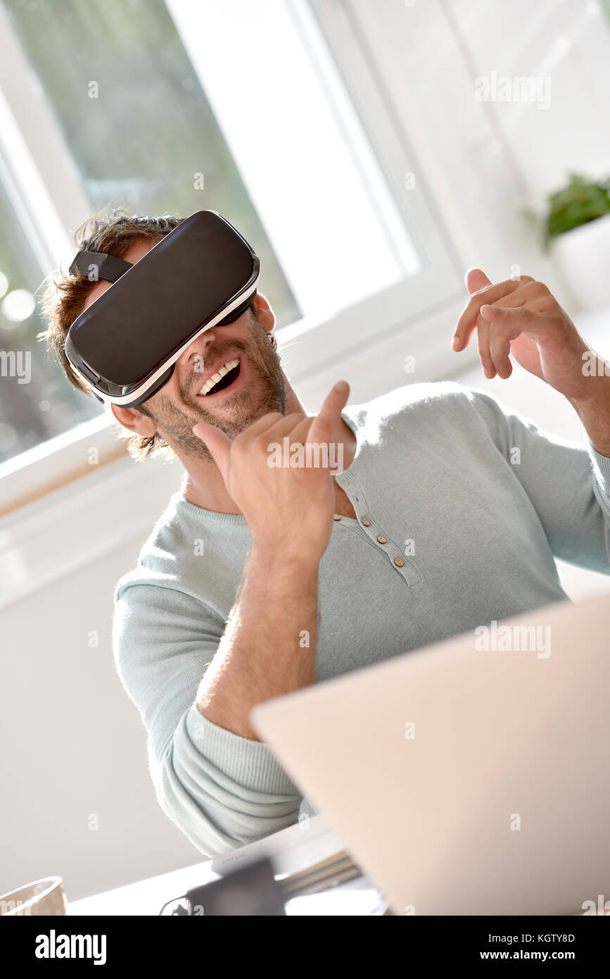 Vr headset 3d hi-res stock photography and images - Alamy
