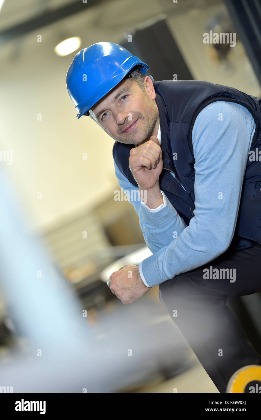 Portrait of supervisor in industrial factory Stock Photo - Alamy