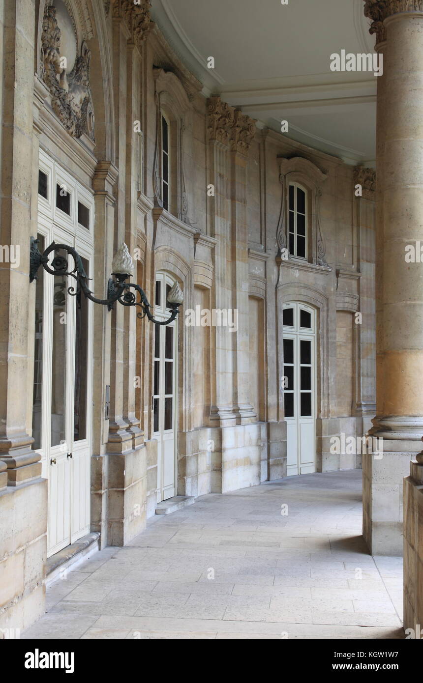Colonnade in a renaissance building in Paris, France Stock Photo - Alamy