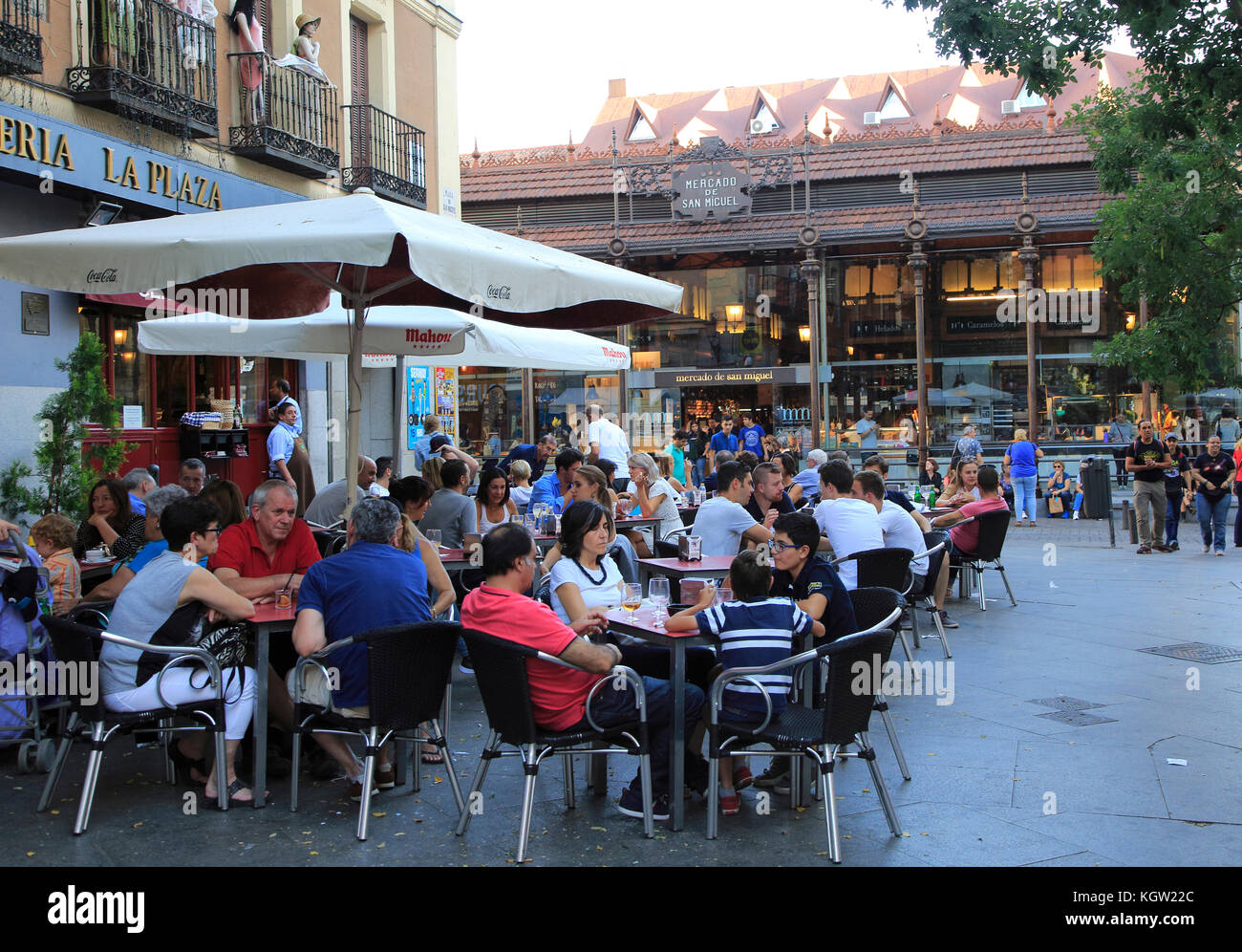 Madrid cafe hi-res stock photography and images - Alamy
