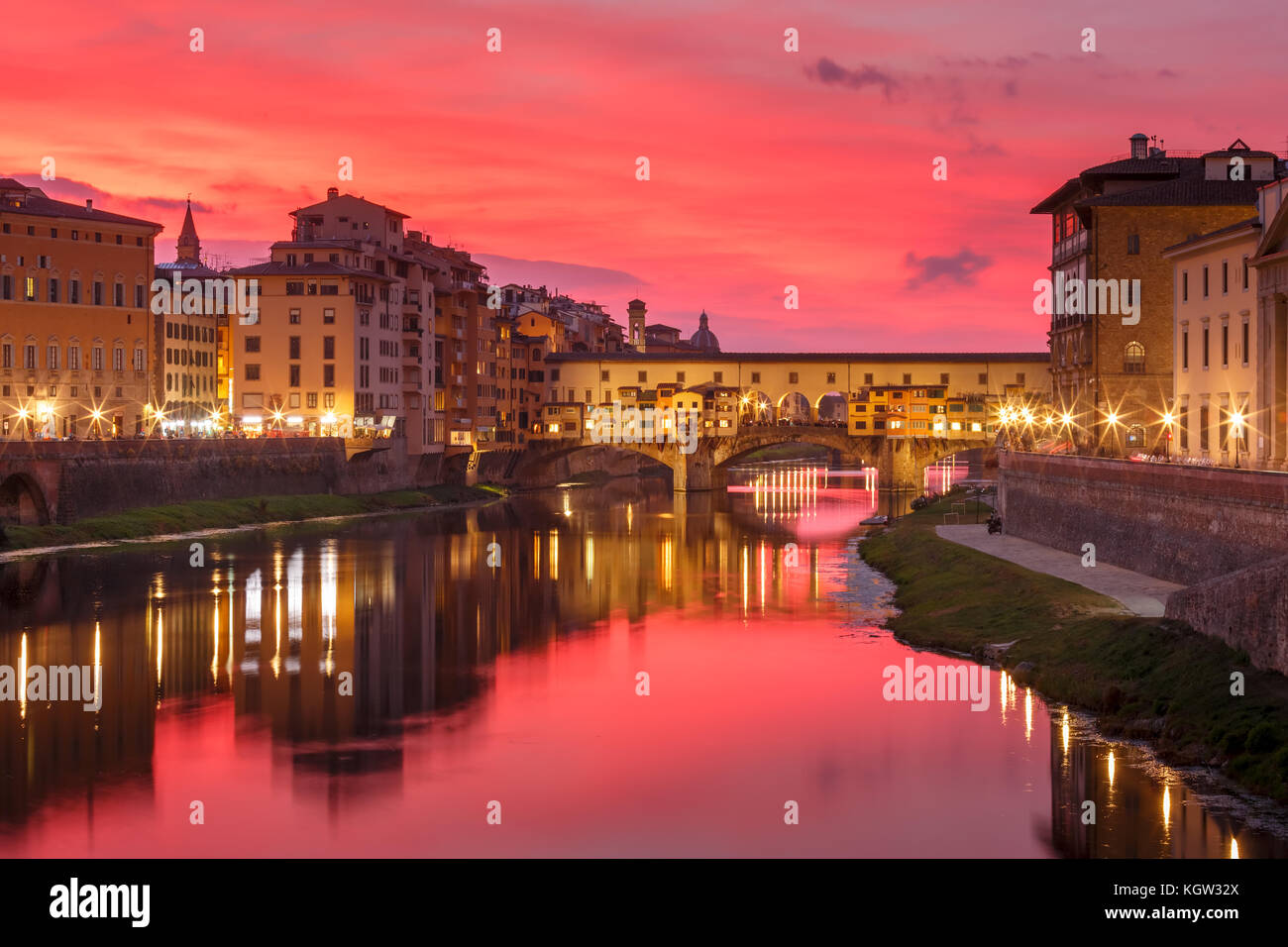 River Arno and Ponte Vecchio in Florence, Italy Stock Photo - Alamy