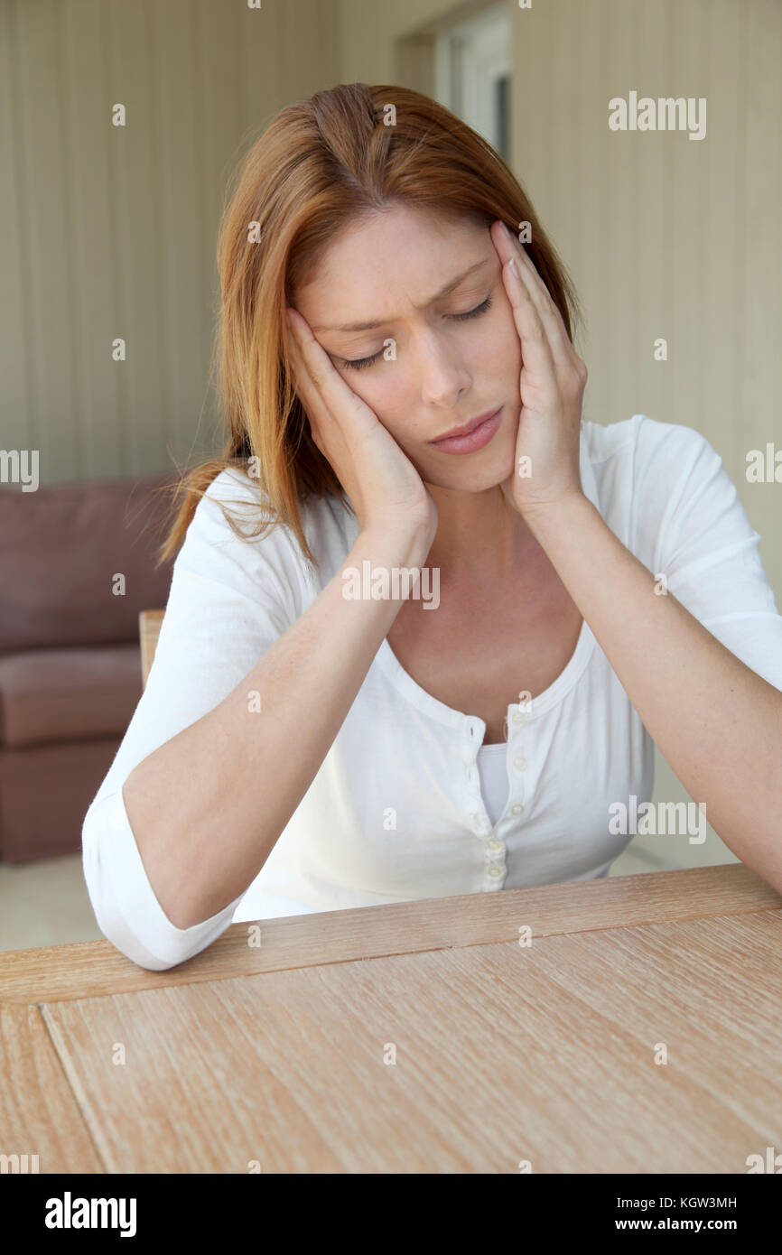 Portrait of young woman having a toothache Stock Photo - Alamy