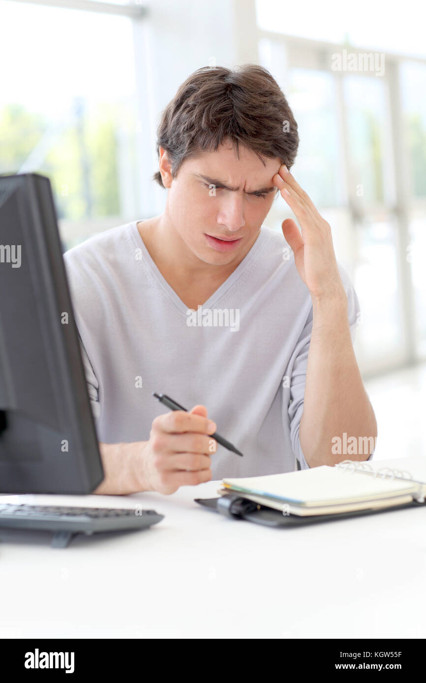 Portrait of office worker having a headache at work Stock Photo - Alamy