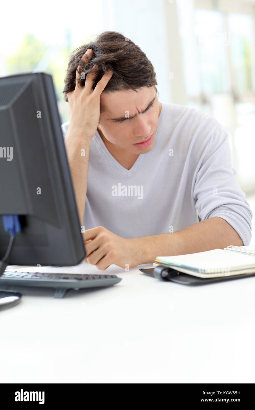 Portrait of office worker having a headache at work Stock Photo - Alamy