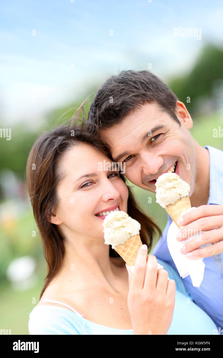 Couple in park eating ice cream cones Stock Photo - Alamy