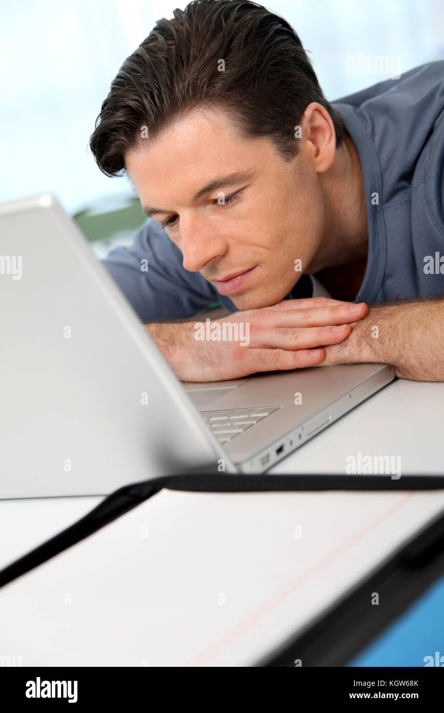 Office worker with exhausted look in front of computer Stock Photo - Alamy
