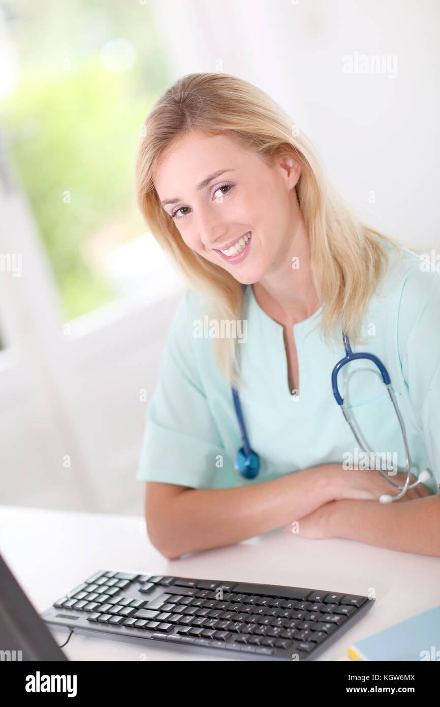 Portrait of nurse working on desktop computer Stock Photo - Alamy