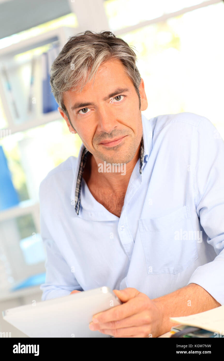 Office worker using electronic tablet Stock Photo - Alamy
