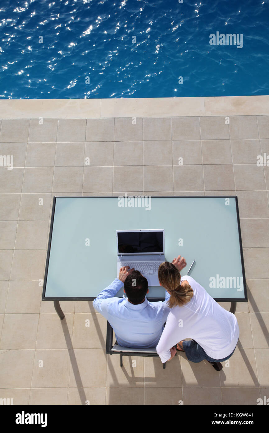 Couple pool laptop hi-res stock photography and images - Alamy