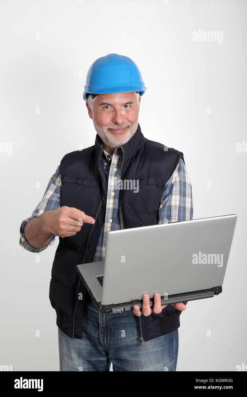 Construction worker using laptop computer Stock Photo - Alamy
