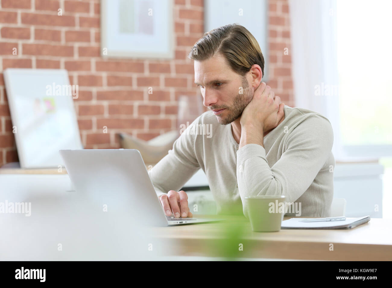 Old guy at computer hi-res stock photography and images - Alamy