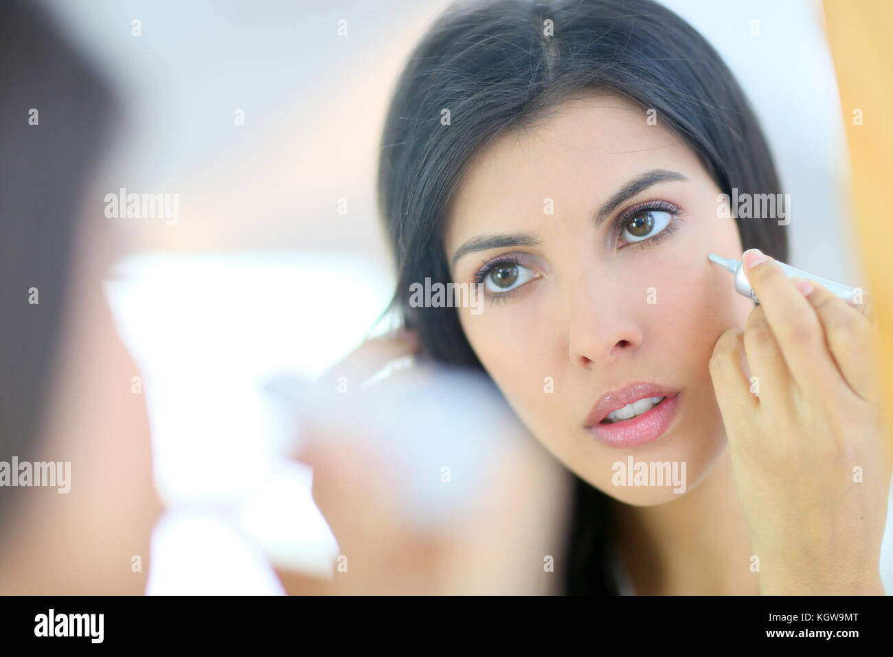 Portrait of beautiful woman using cosmetics Stock Photo - Alamy