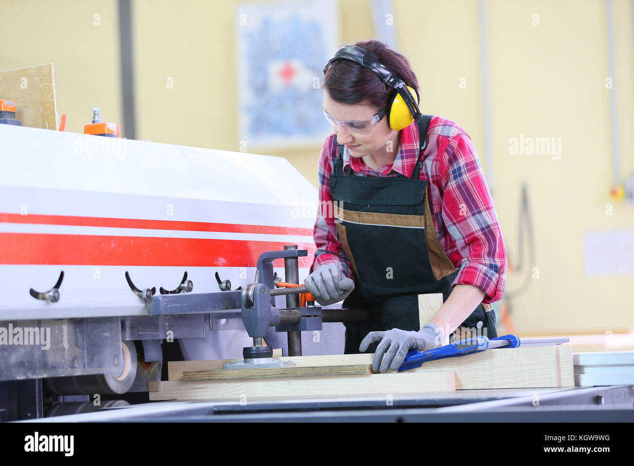 Young carpenter using electric sawing machine Stock Photo - Alamy