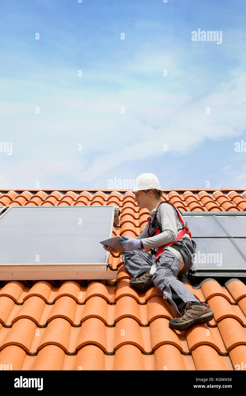 Checking the roof hi-res stock photography and images - Alamy