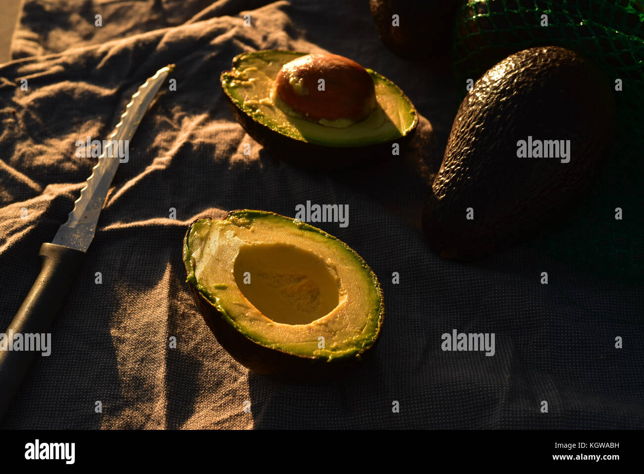 ripe avocado cut in half Stock Photo - Alamy
