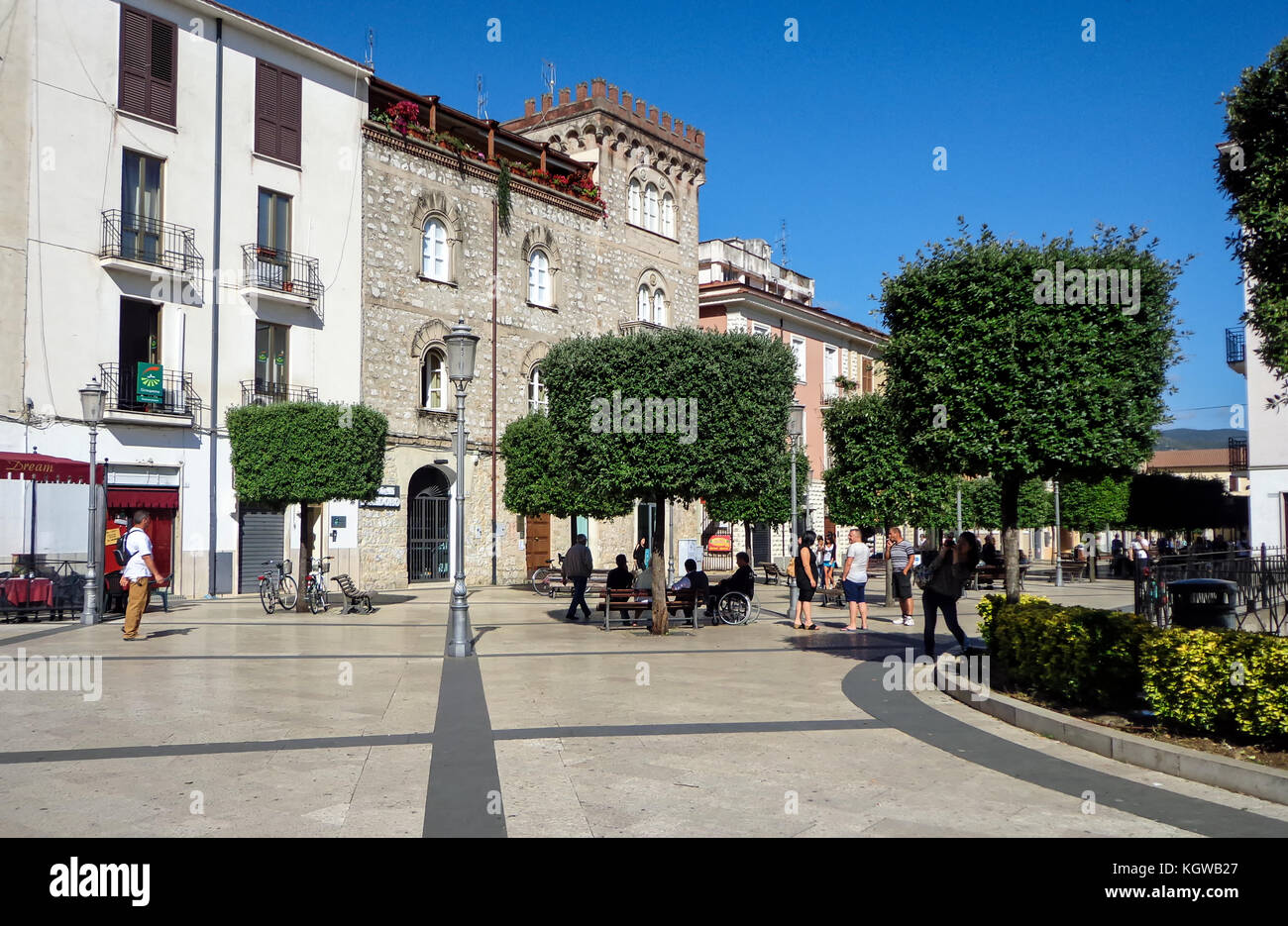 Located halfway High Resolution Stock Photography and Images - Alamy