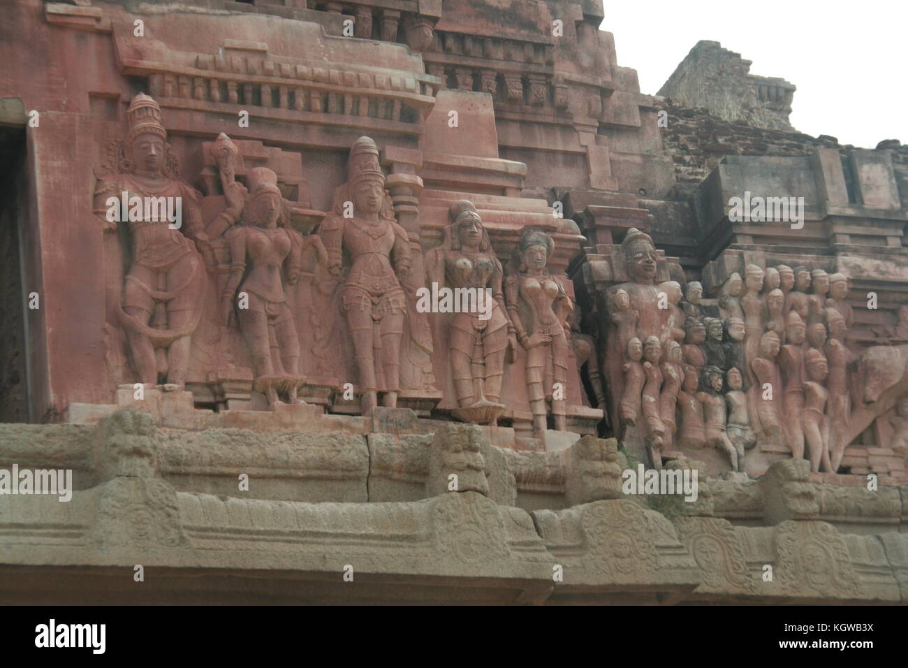 Sculptured figures on outer wall of Krishna Temple, Hampi, Karnataka ...