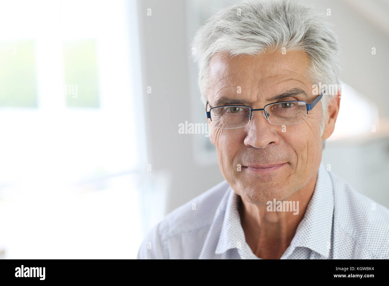 Portrait of senior man with grey hair wearing eyeglasses Stock Photo ...