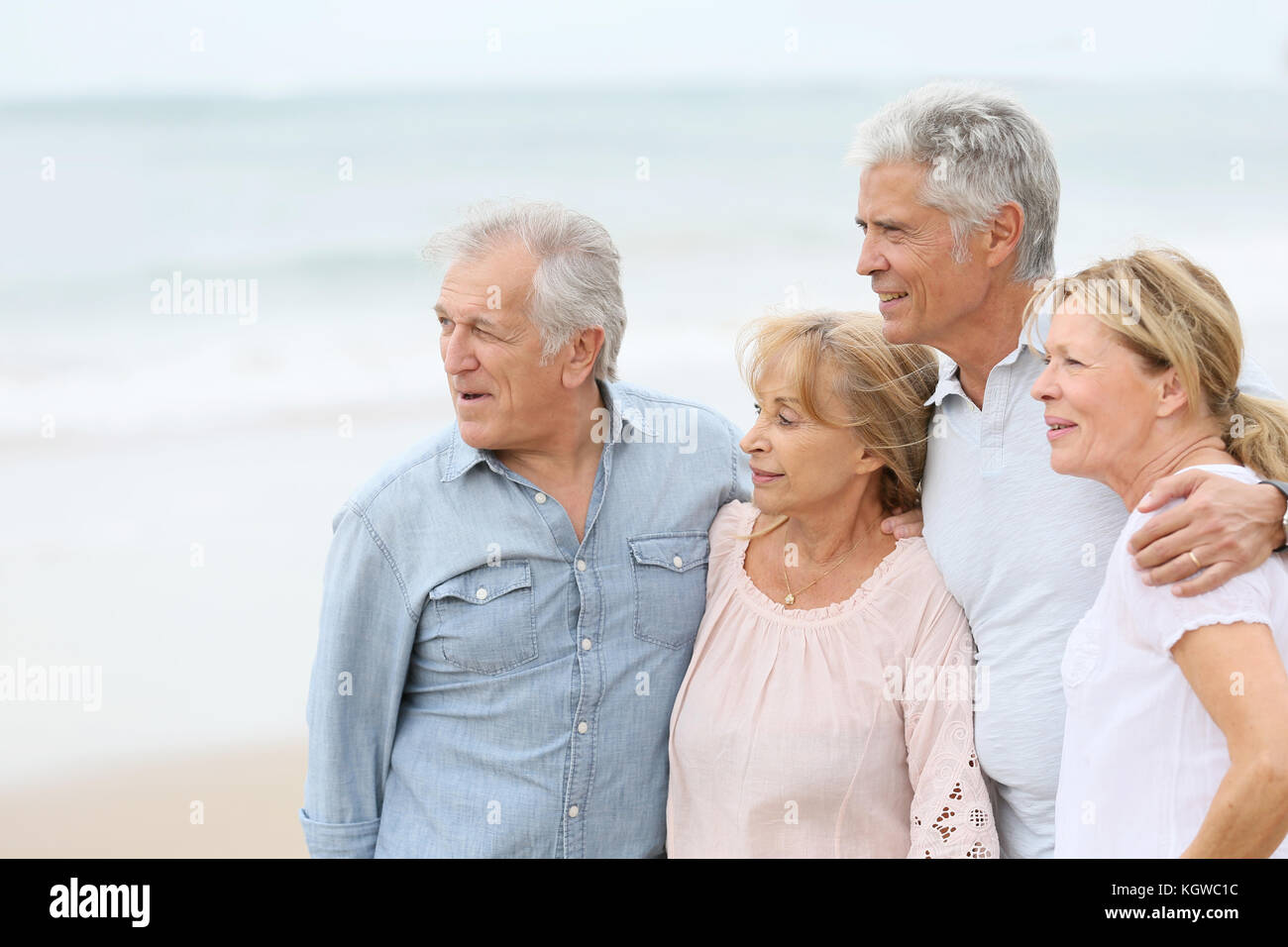 Group of old people beach hi-res stock photography and images - Alamy