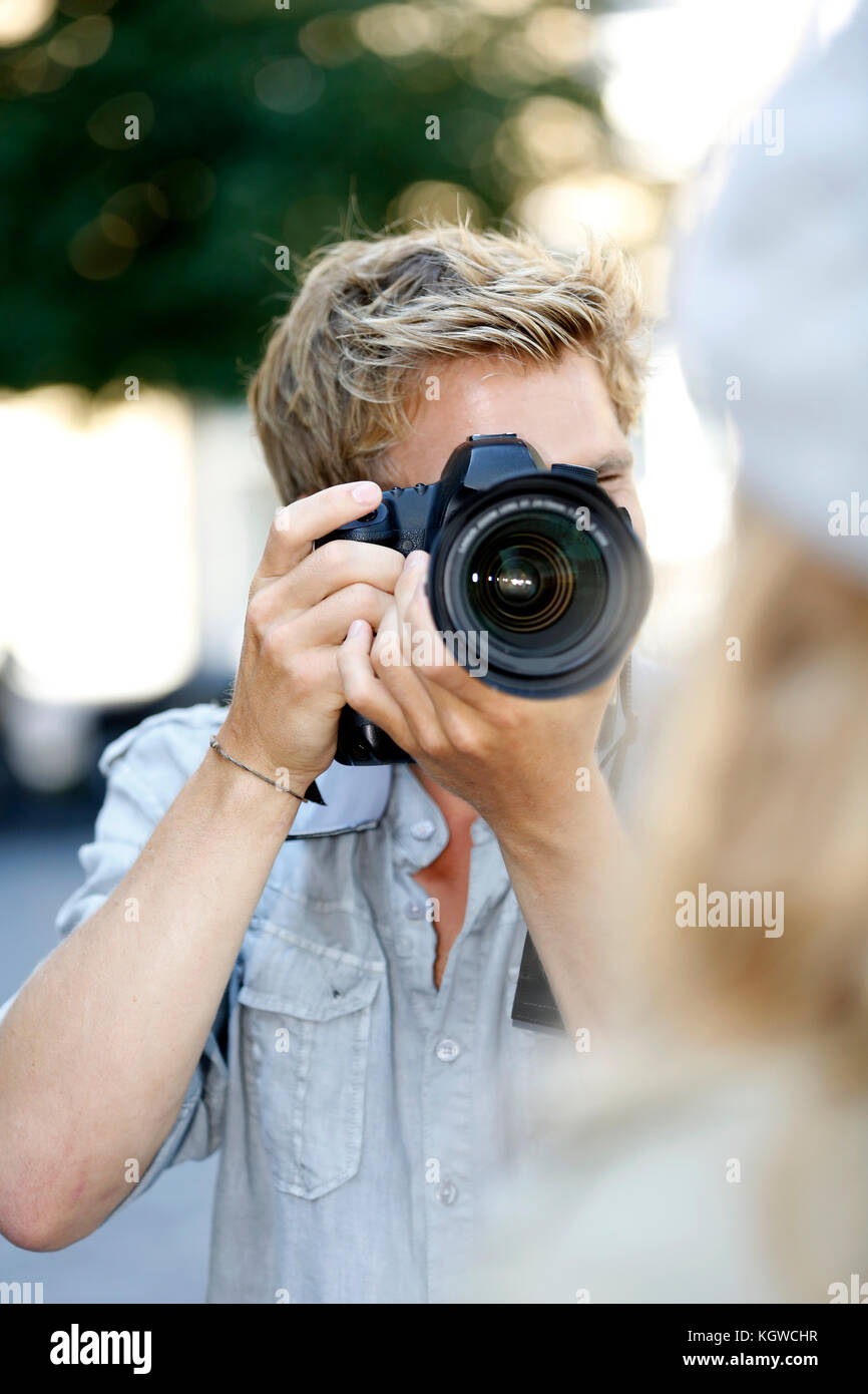 Photographer photographing fashion model in street Stock Photo - Alamy