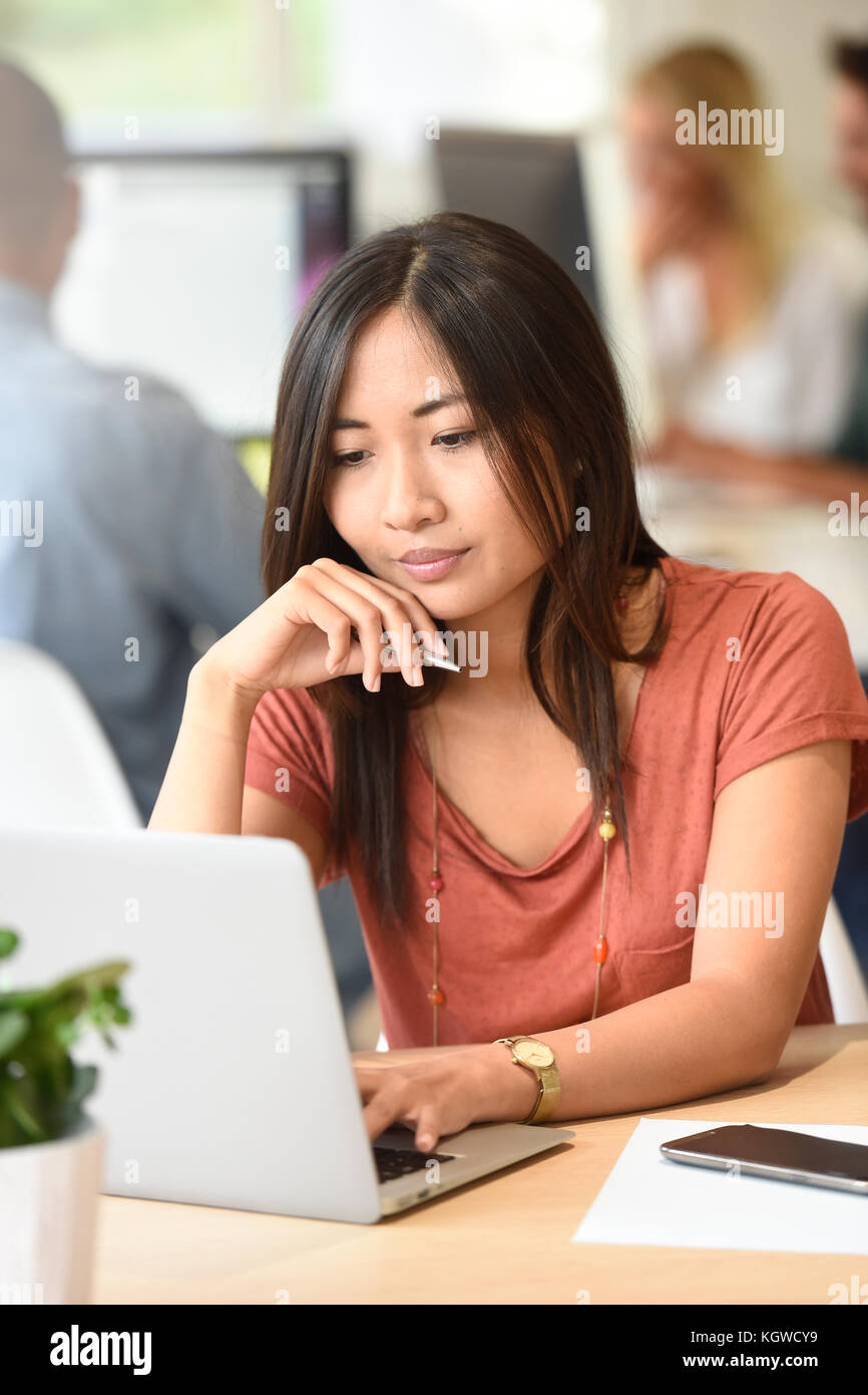 Asian office worker hi-res stock photography and images - Alamy
