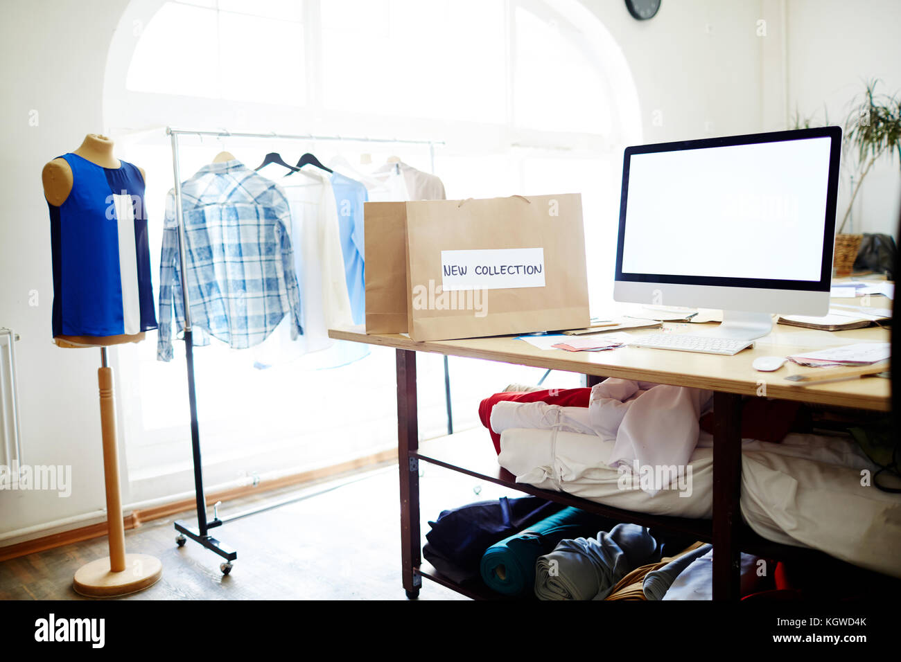 Empty atelier hi-res stock photography and images - Alamy