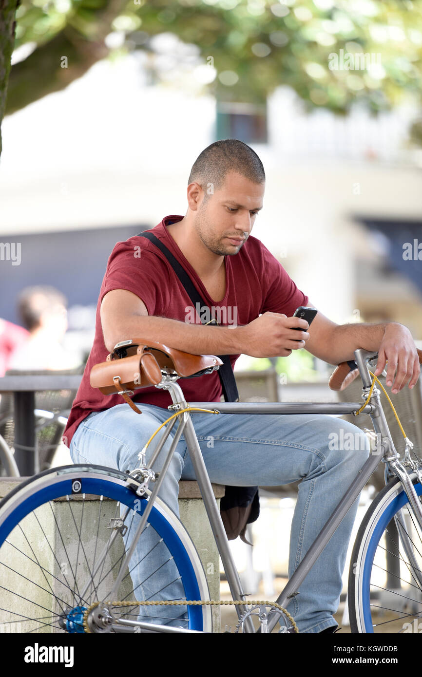 Man with bicycle sitting on park bench Stock Photo - Alamy