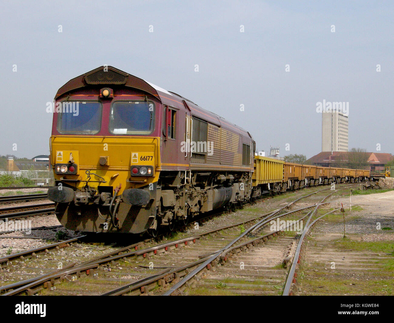 Class 66 locomotive on an engineers train at Woking Stock Photo - Alamy