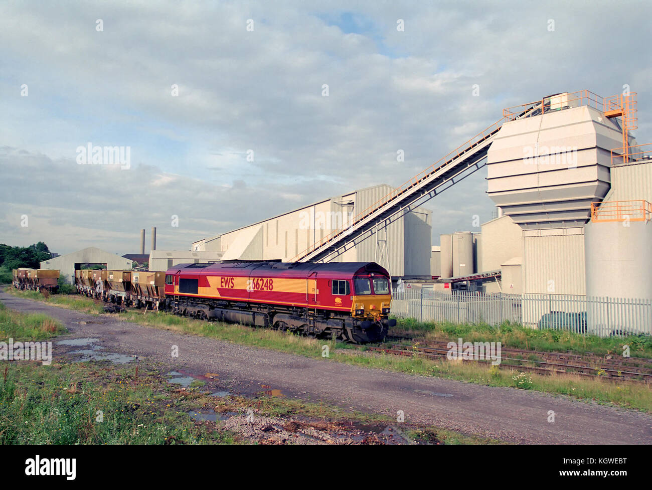 Class 66 locomotive on a sand train at Neasden, London Stock Photo - Alamy
