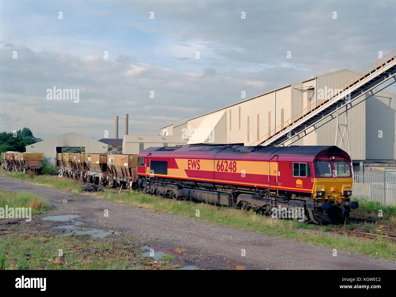 Class 66 locomotive on a sand train at Neasden, London Stock Photo - Alamy
