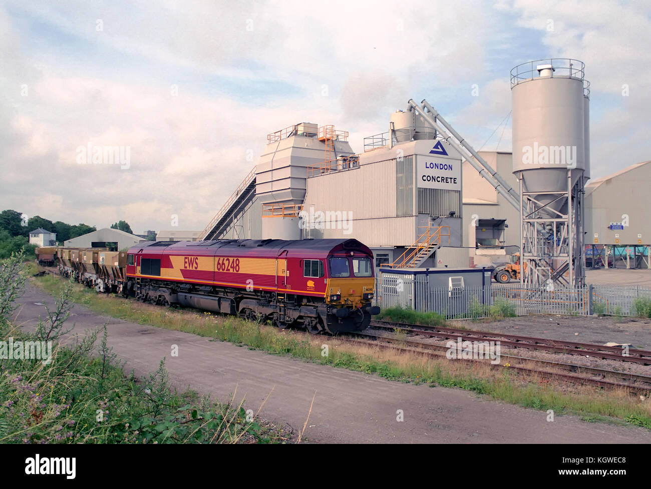 Class 66 locomotive on a sand train at Neasden, London Stock Photo - Alamy