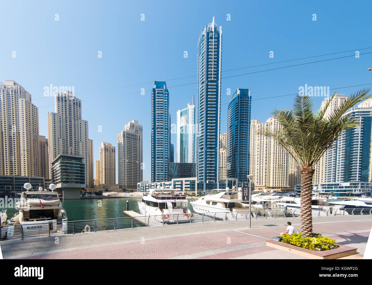Dubai marina mall hi-res stock photography and images - Alamy