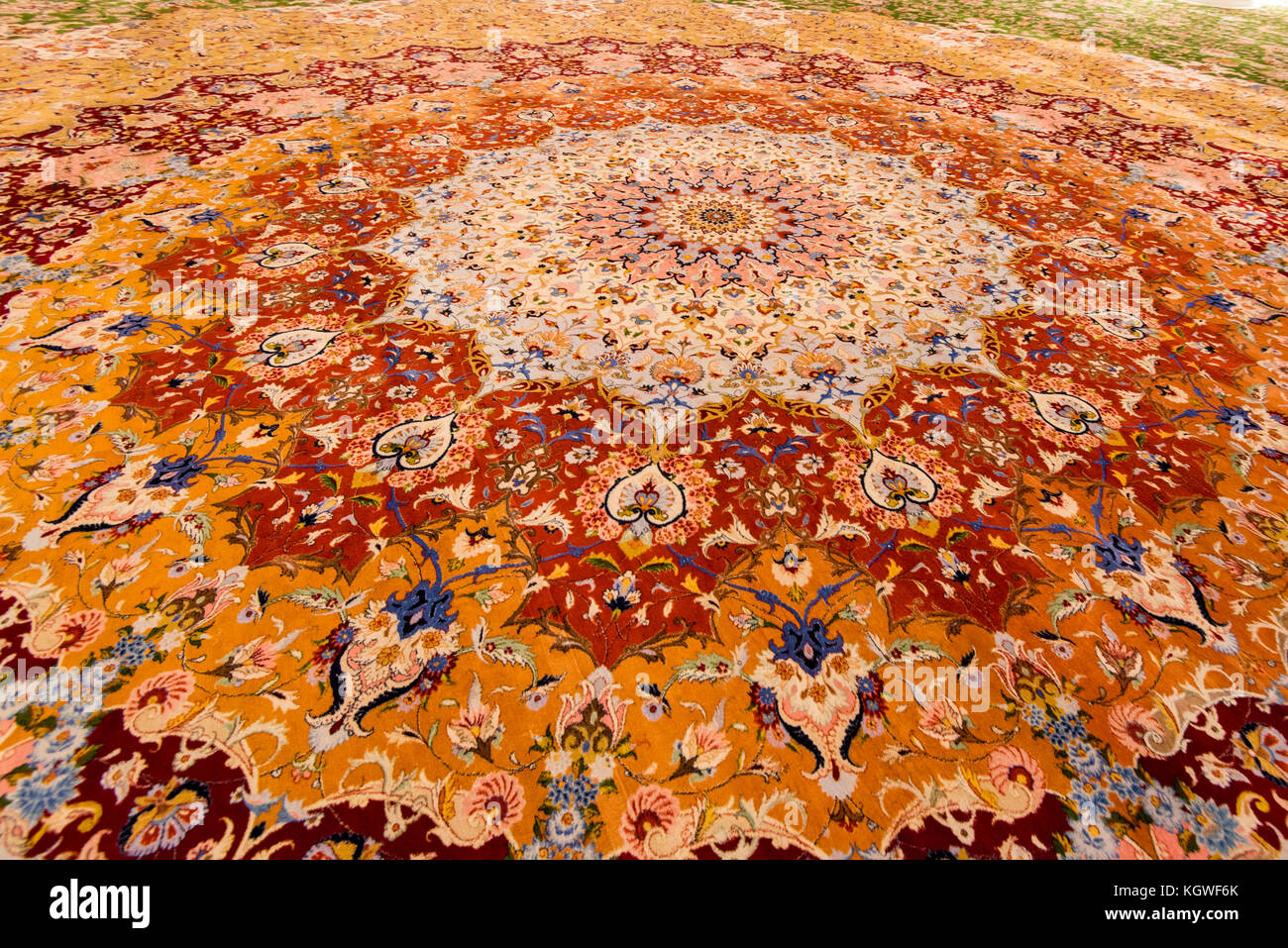 ABU DHABI, UAE - 1NOV2017: Sheik Zayed Grand Mosque. The carpet in the ...