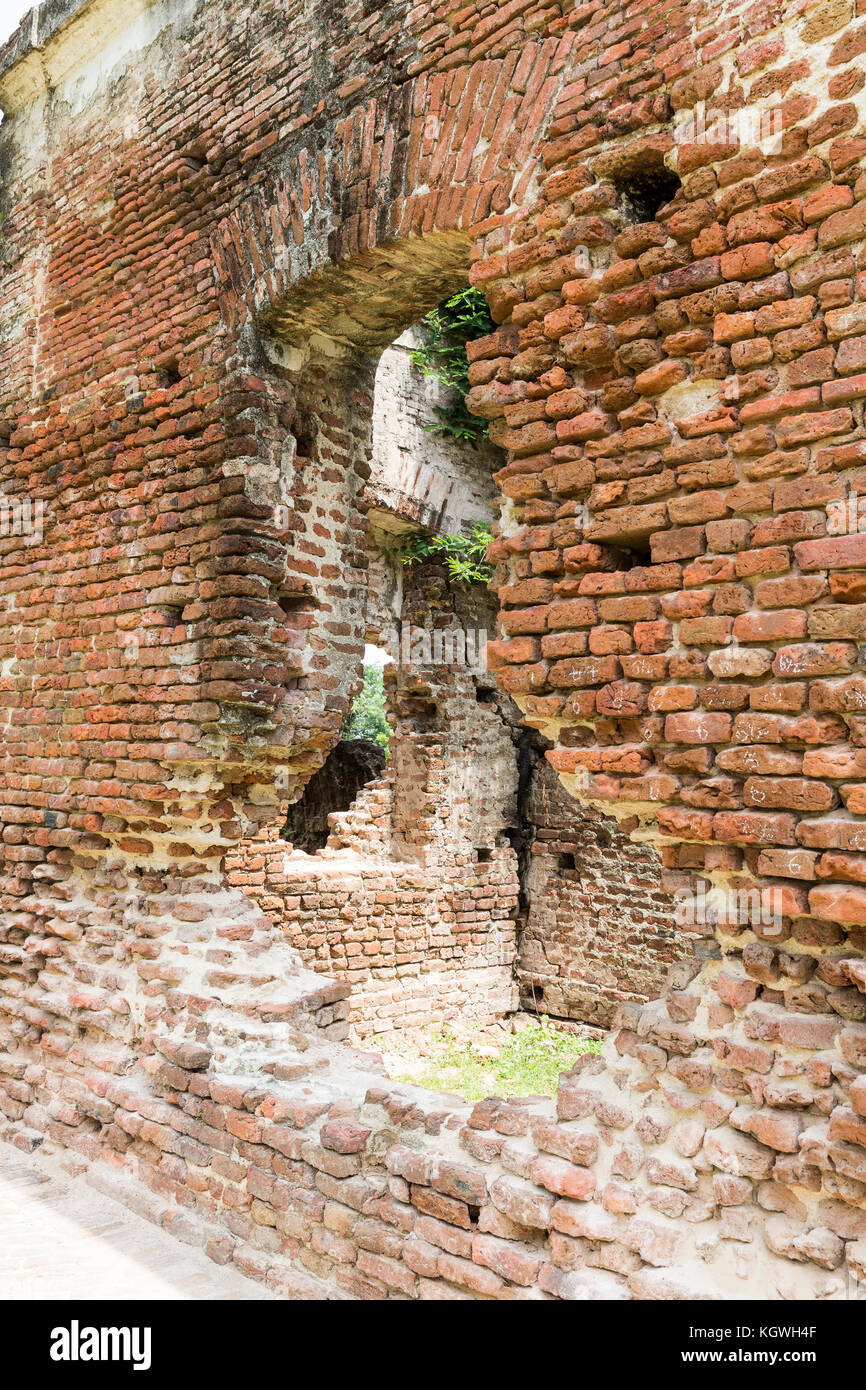 Half ruined temple hi-res stock photography and images - Alamy