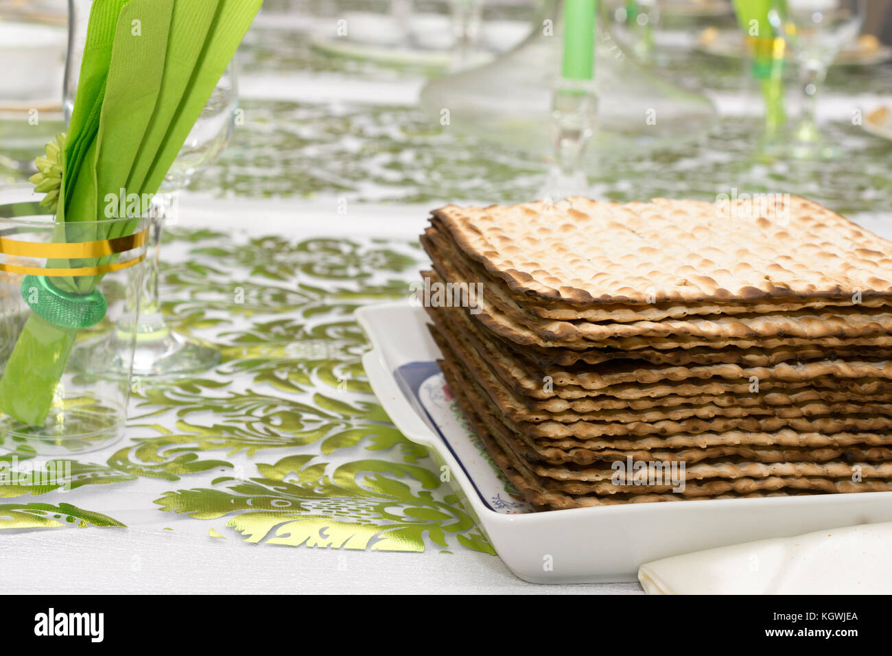 Seder meal in family hi-res stock photography and images - Alamy