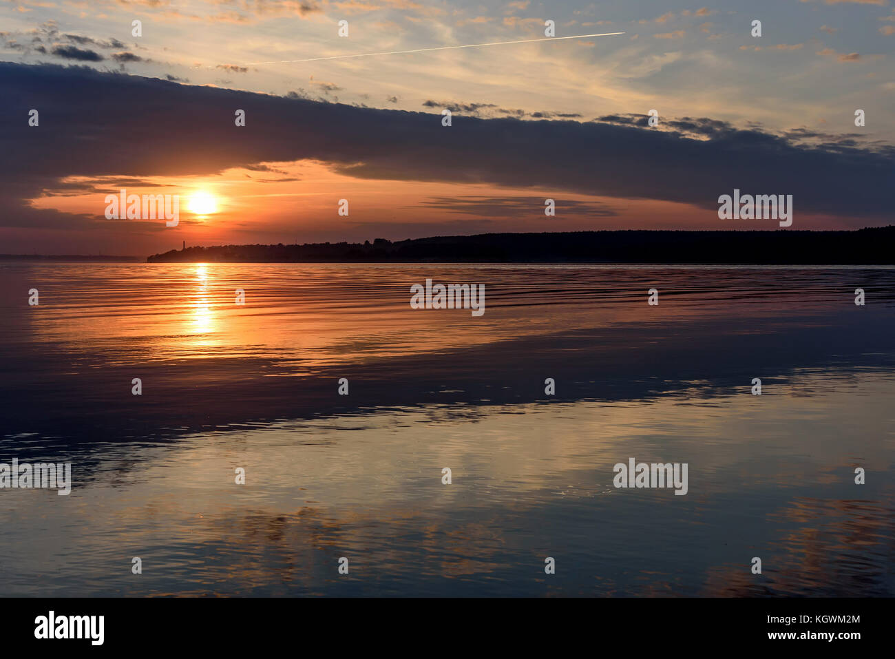 Bright sun over river hi-res stock photography and images - Alamy