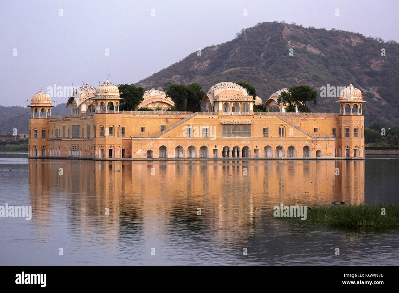 The Jai Mahal Lake Palace in Man Sagar Lake, Jaipur, Rajasthan, India ...