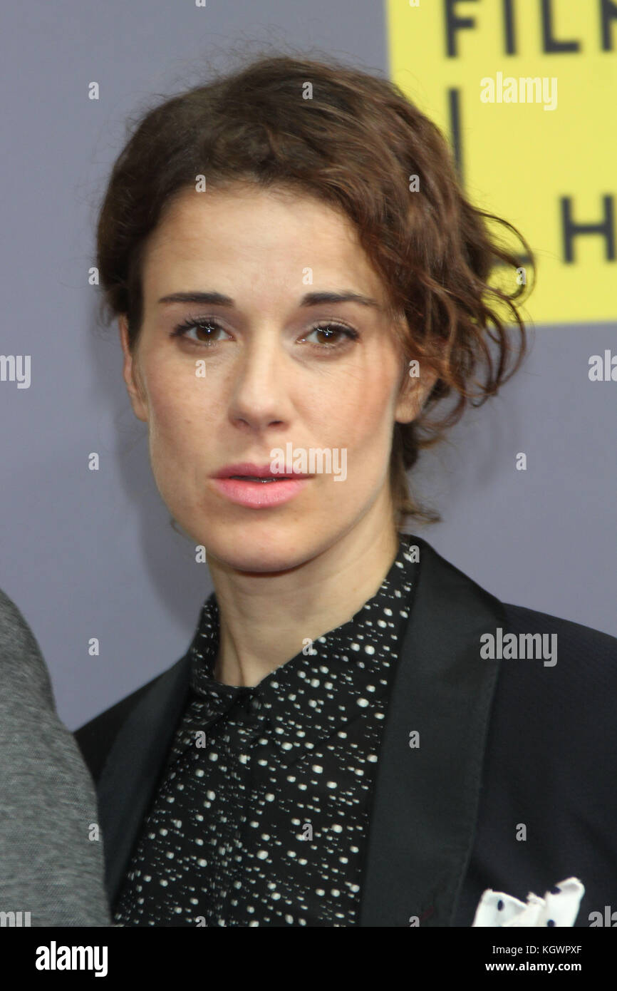 Nur frauen hi-res stock photography and images - Alamy