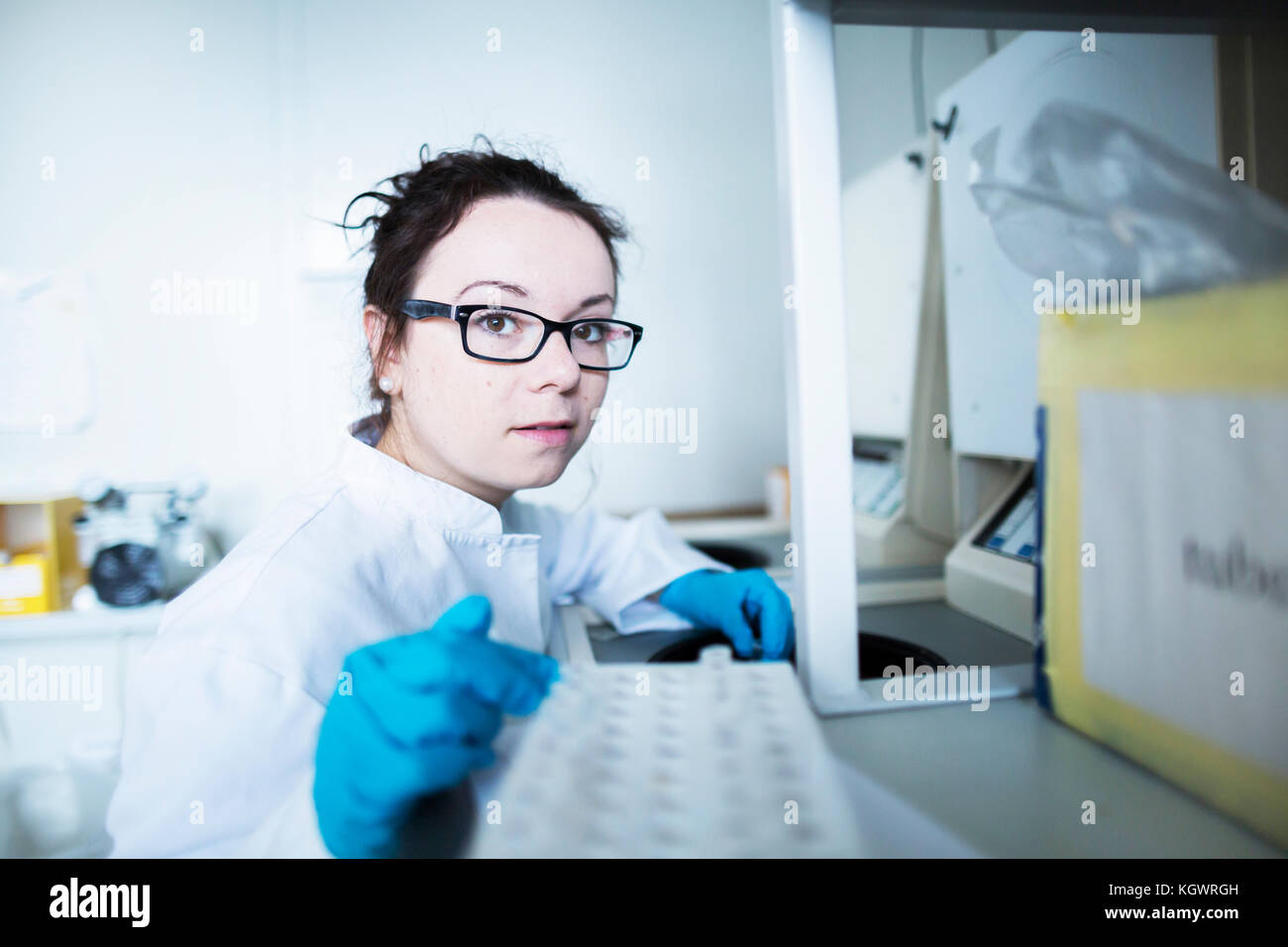Female scientist working in a laboratory Stock Photo - Alamy