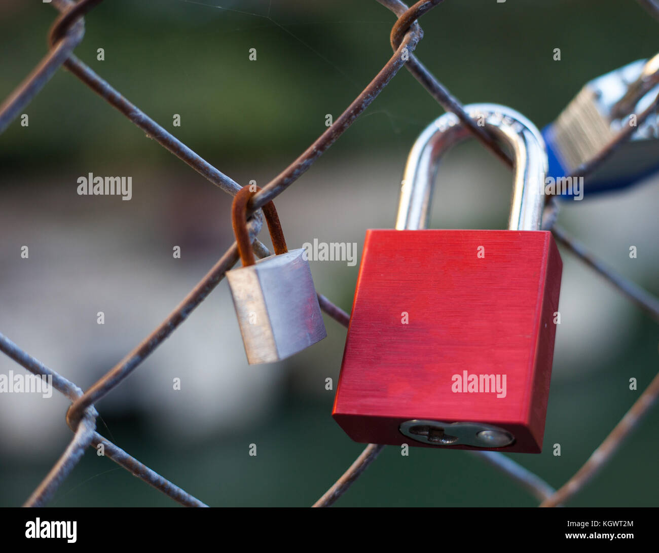 Iron fence lock hi-res stock photography and images - Alamy