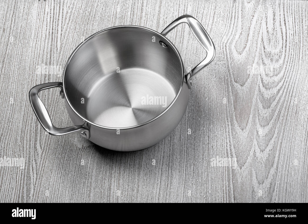 Empty cooking pot hi-res stock photography and images - Alamy