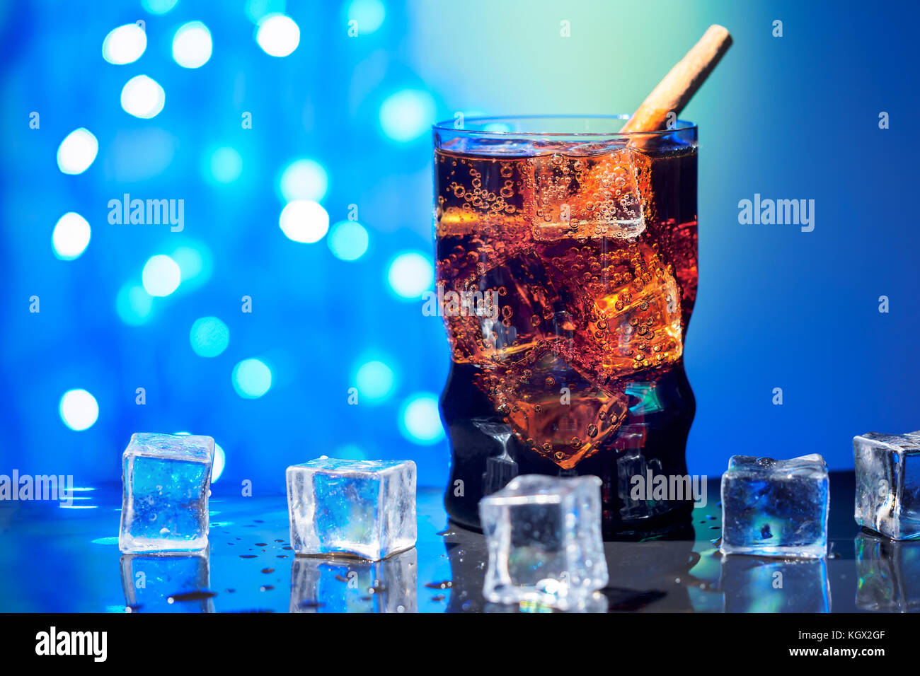 Fizzy drinking glass hi-res stock photography and images - Alamy