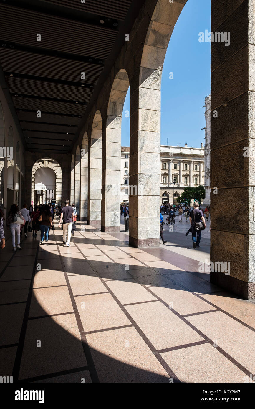 Milan daily life hi-res stock photography and images - Alamy