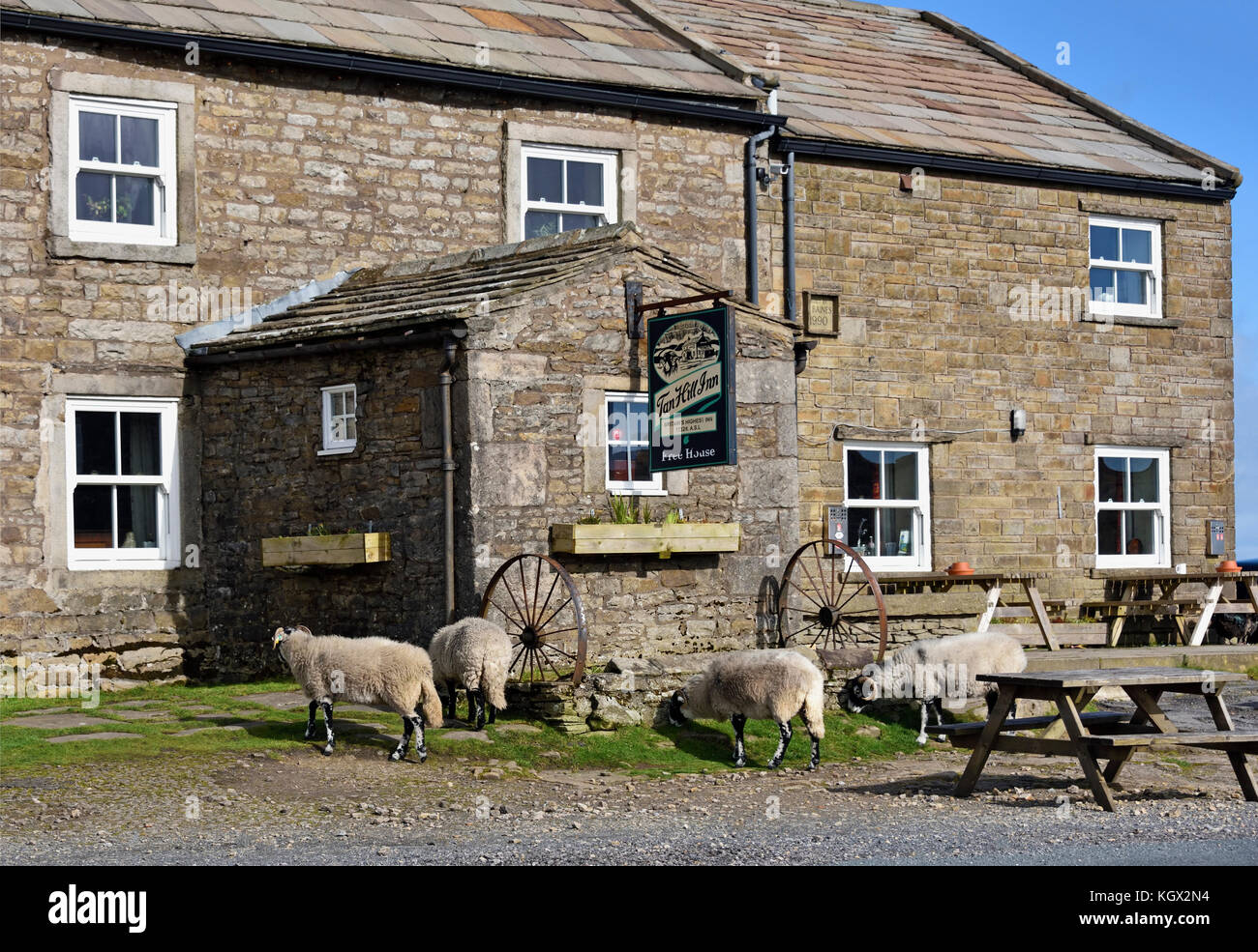 Tan hill inn yorkshire hi-res stock photography and images - Alamy