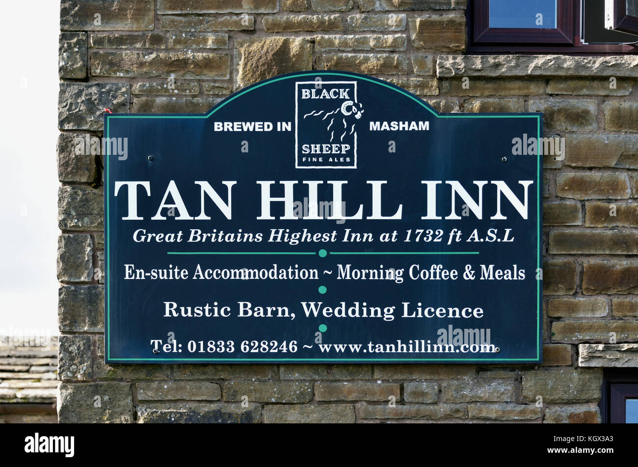 Tan hill inn hi-res stock photography and images - Alamy