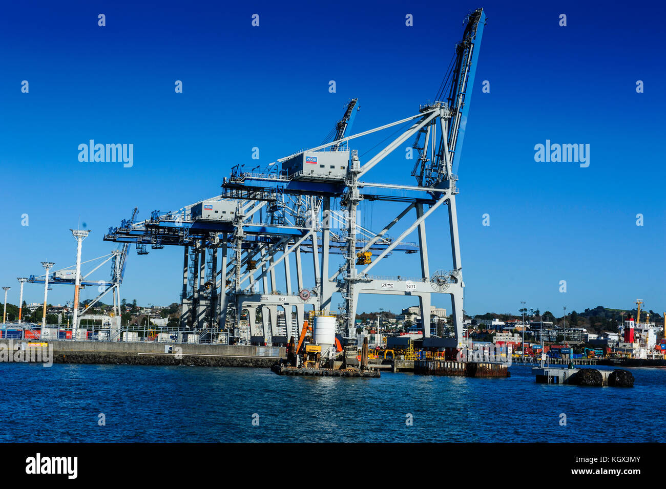 Shipping docks in the harbour of Auckland, New Zealand Stock Photo - Alamy