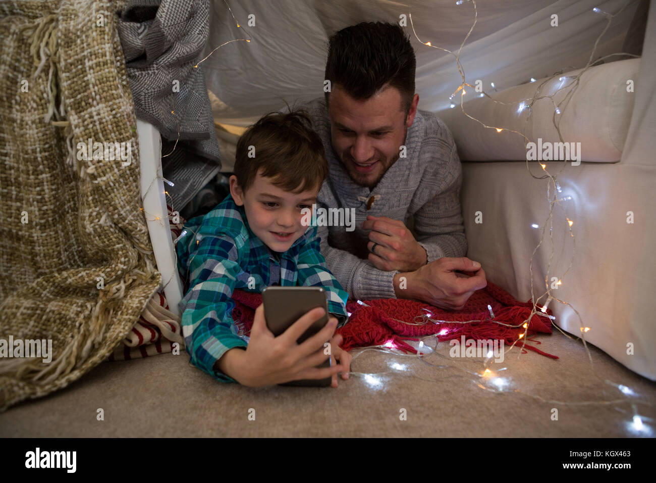 Father son mobile phone hi-res stock photography and images - Alamy