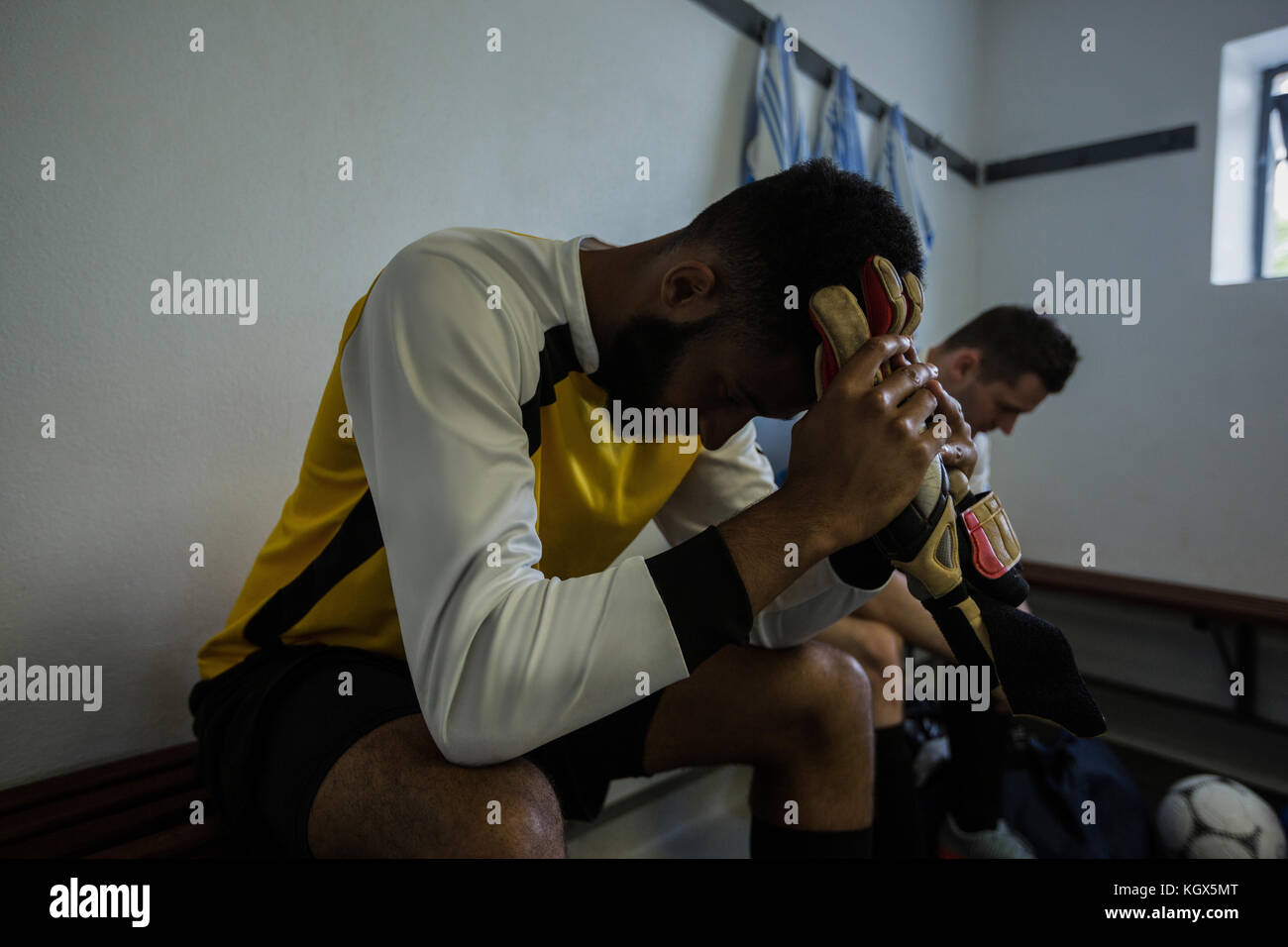 Football players sitting on bench hi-res stock photography and images ...