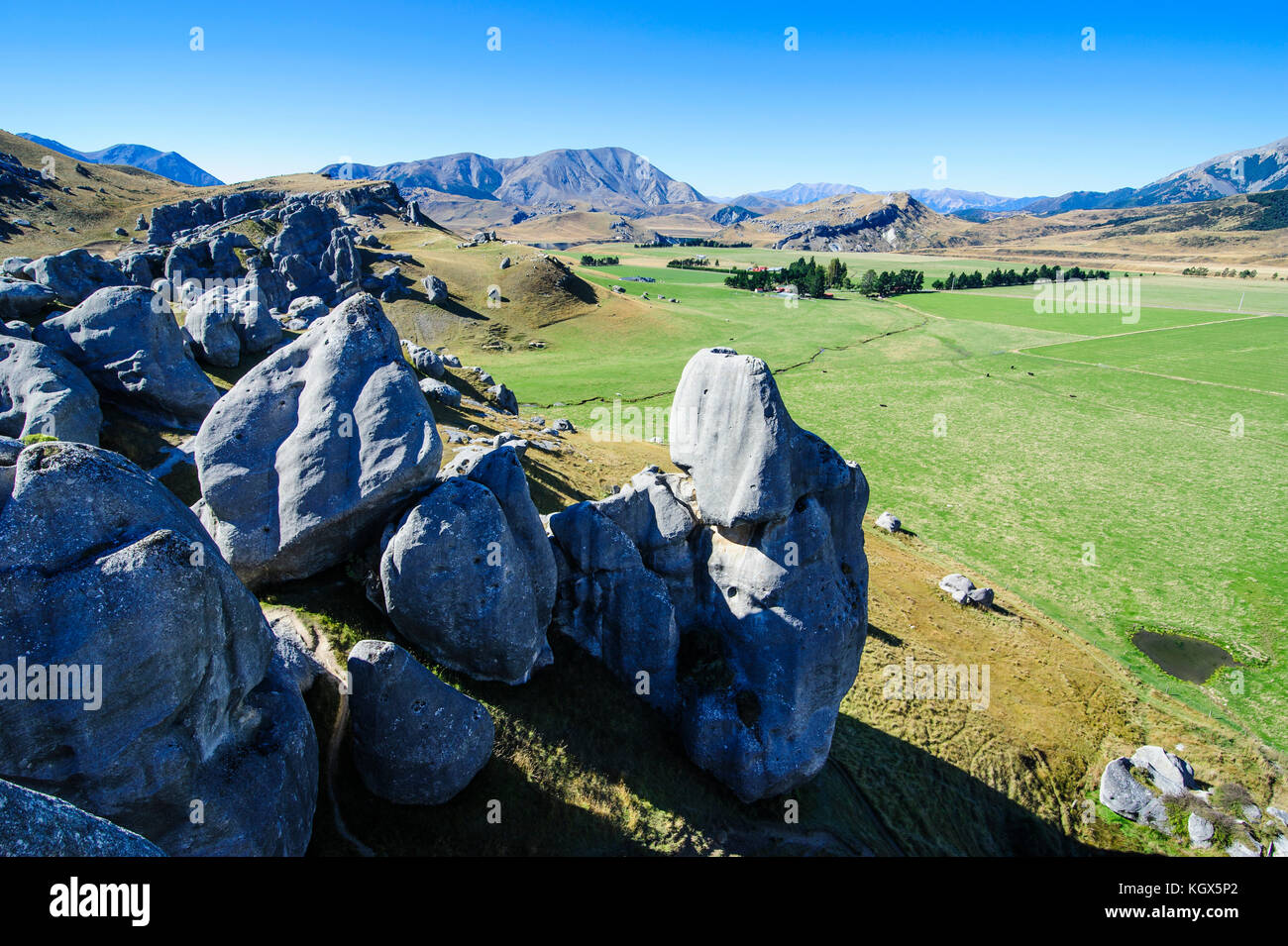 Limestone outcrops canterbury hi-res stock photography and images - Alamy