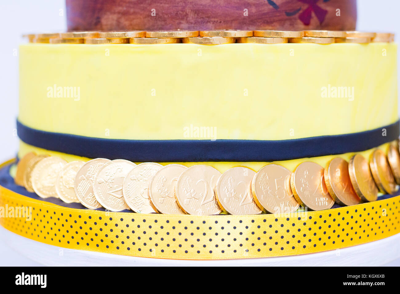Coins and cake hi-res stock photography and images - Alamy